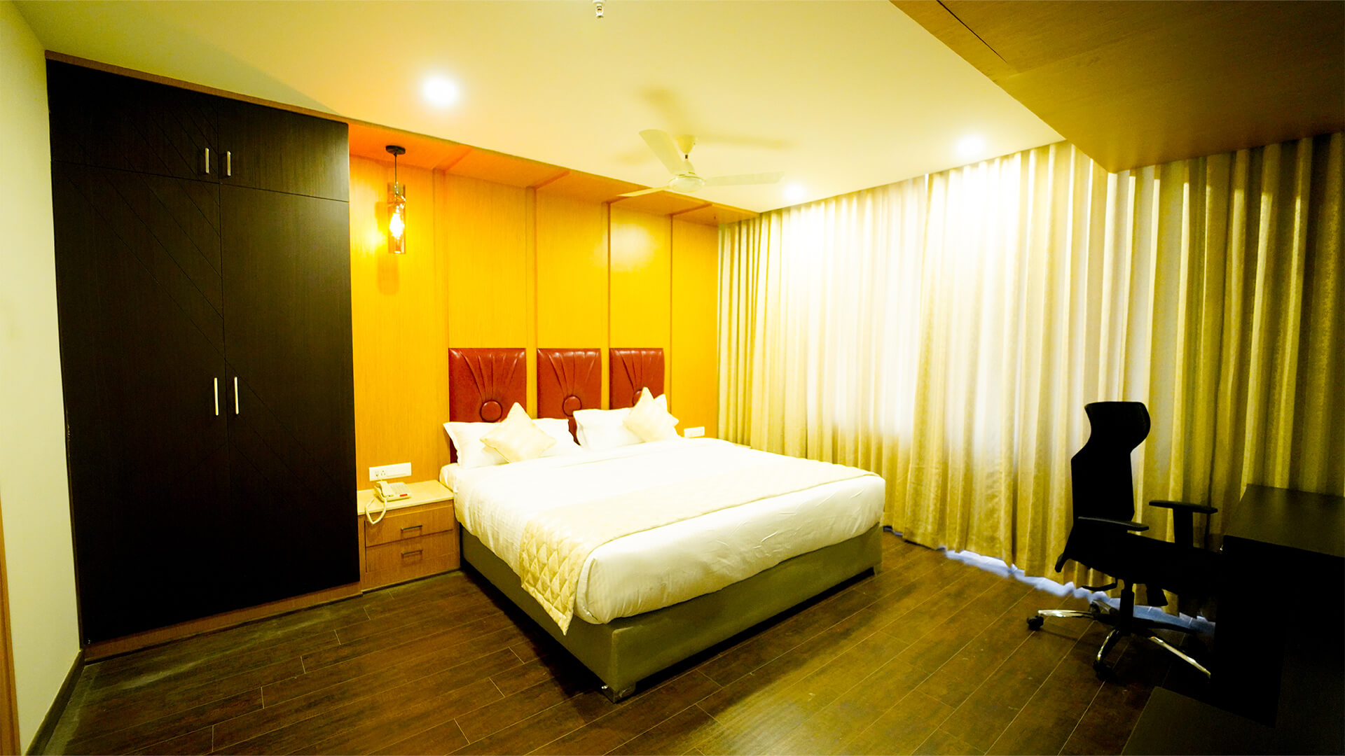 Executive Suite - Hotel Blossoms